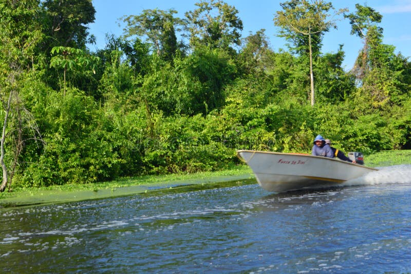 Boot, Das Auf Maracaibo See, Venezuela Schwimmt Redaktionelles ...
