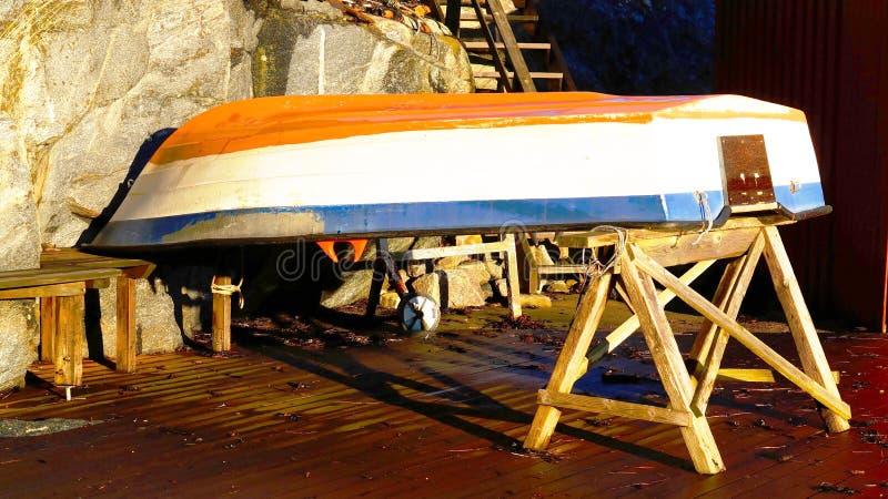 Boot in De Kleuren Van De Noorse Vlag Stock Foto - Image of kelten ...