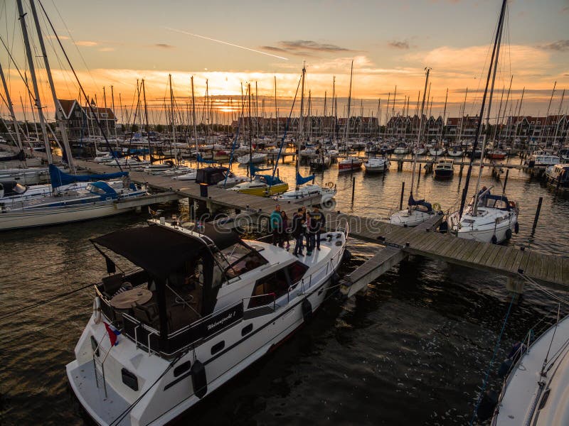 Boot im Hafen redaktionelles foto. Bild von lieferung - 79517916