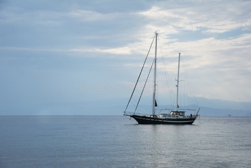 Boot im Meer stockfoto. Bild von meer, marine, sonnenuntergang - 57277974