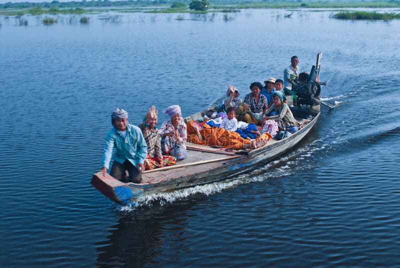 Boot met mensen redactionele foto. Image of familie, kind - 10931651