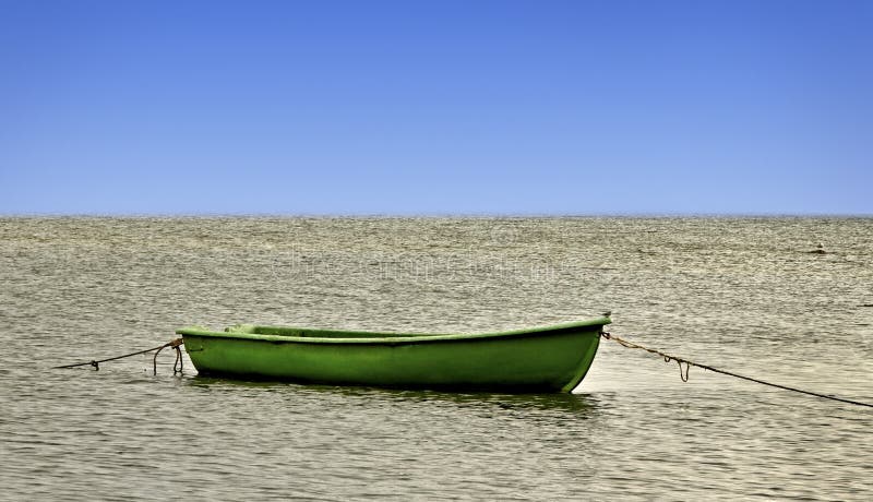 Boot op het water. stock foto. Image of motie, vers, stapelwolk - 36250488