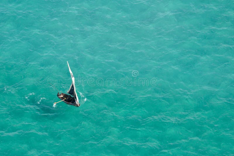 Boot op water stock foto. Image of zeil, transparant, branding - 857994