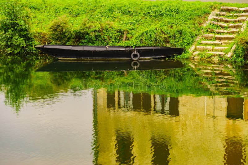 Boot op water stock foto. Image of boot, openlucht, ontspan - 225008412
