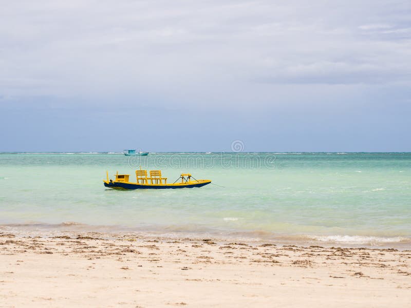 Boot Op Zee Op Een De Zomerdag Stock Foto - Image of zeil, zonlicht ...