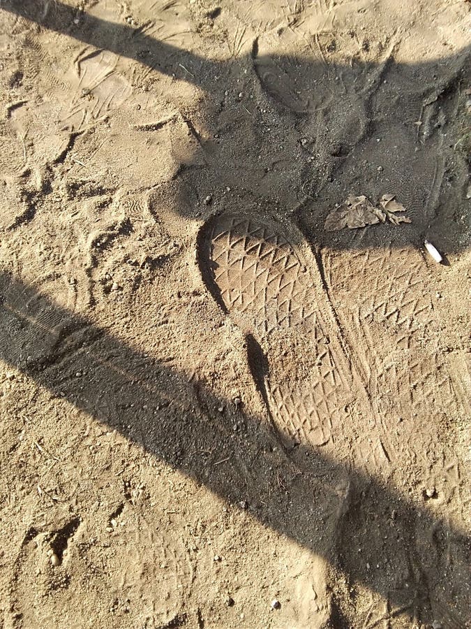 Boot print cigarette stock image. Image of stubbed, dirt - 124599735