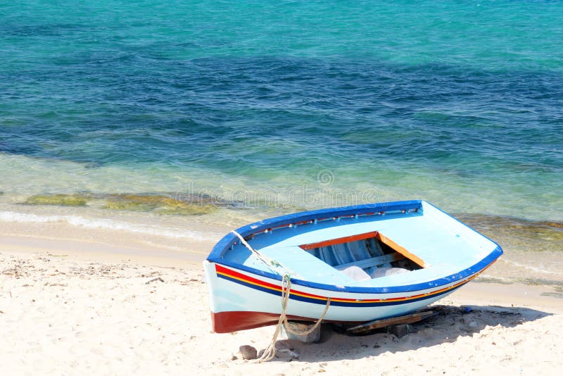 Boote auf dem Strand stockfoto. Bild von draussen, reisen - 5217610