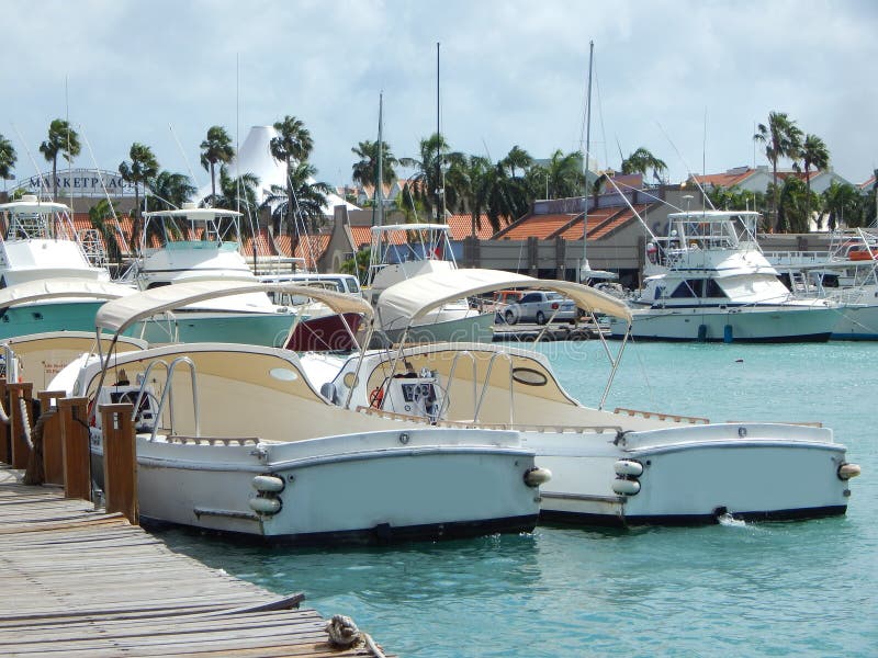 Boote Im Hafen Von Aruba in Den Karibischen Meeren Stockfoto - Bild von ...