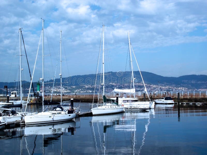 Boote Im Hafen Von Vigo, Galizien Redaktionelles Bild - Bild von nave ...