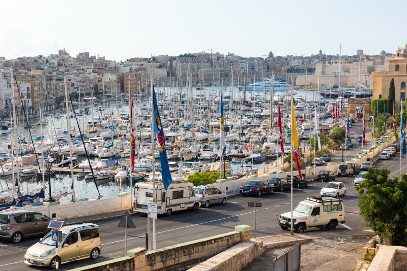 Boote Und Yachten, Die in Valletta, Malta Verankern Redaktionelles ...
