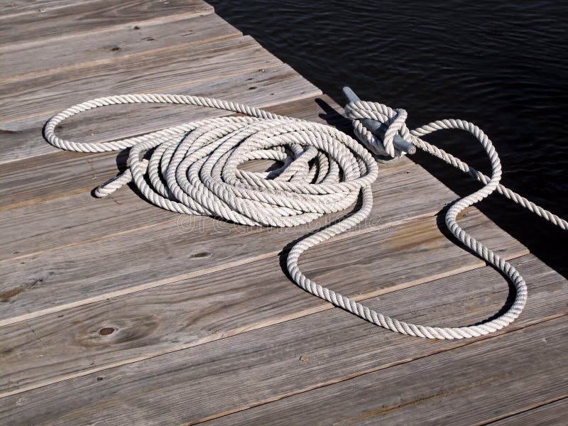 Boots-Seil binden unten stockbild. Bild von anlegestelle - 79641759