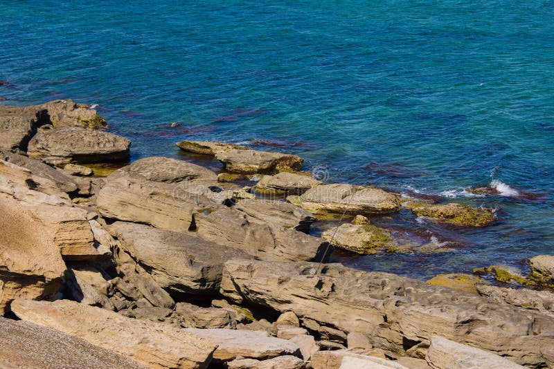 Bord De La Mer, Roches, L'eau Bleue, Mer Caspienne Photo stock - Image ...