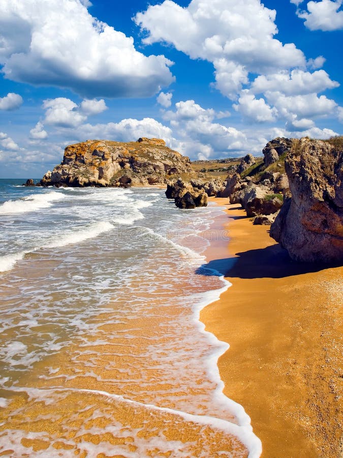 Bord de la mer sauvage. photo stock. Image du environnement - 10757586