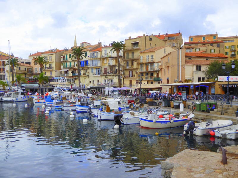 Port de Calvi en Corse photo stock éditorial. Image du plaisir - 186819993