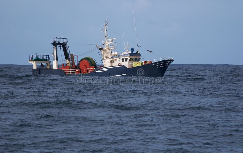 Sleepnet Visserij stock afbeelding. Image of kust, landing - 31660717