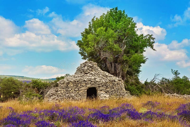 Borie immagine stock. Immagine di iglù, casa, villaggio - 32361137