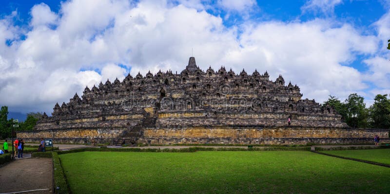 Borobudur, Java, Indonesia editorial stock image. Image of ijen - 100508724