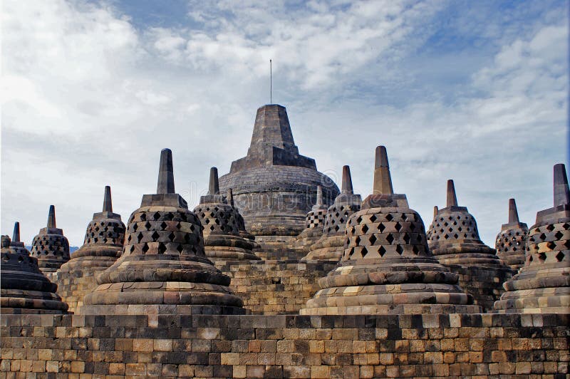 Borobudur Tempel stockbild. Bild von standorte, wolke - 47030763