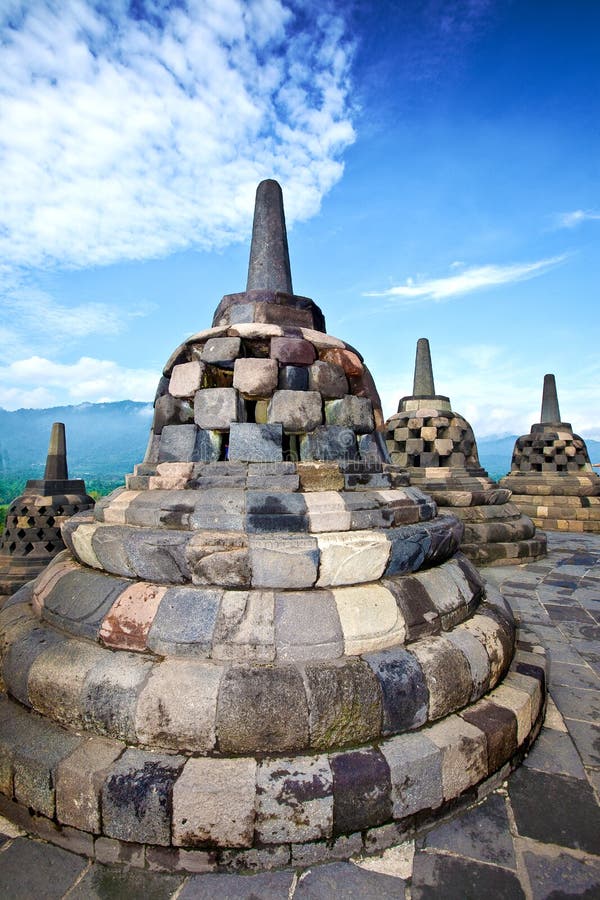 Borobudur Tempel in Jogjakarta Stockbild - Bild von dach, buddhismus ...