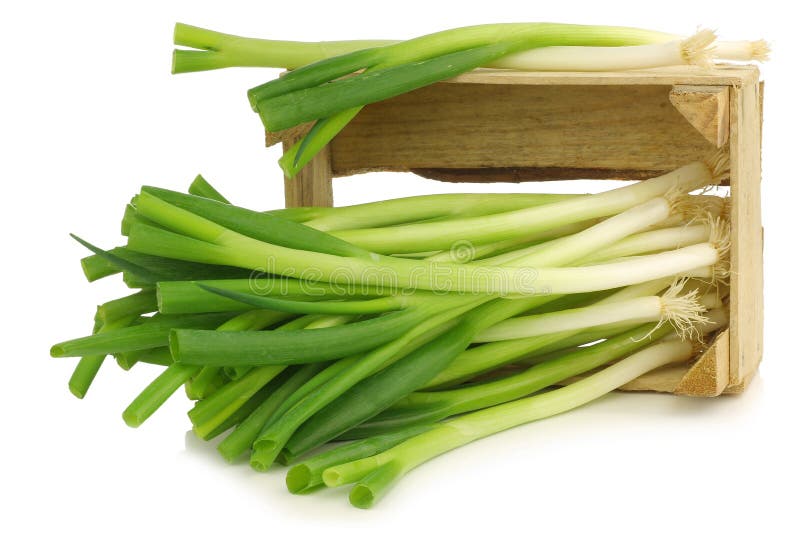 Bos Van Groene Uien in Een Houten Krat Stock Afbeelding - Image of ...