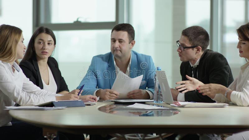 Boss ignores employee stock video. Video of competitive - 76683385