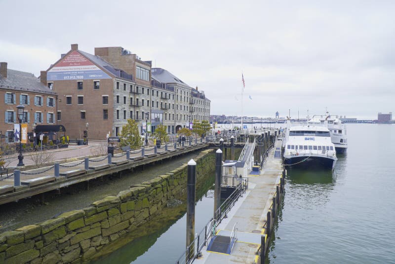 Boston Harborwalk Bei North End - BOSTON, MASSACHUSETTS - 3. April 2017 ...