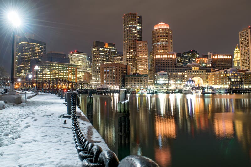 Boston Waterfront Y Skyline En Invierno Imagen de archivo - Imagen de ...