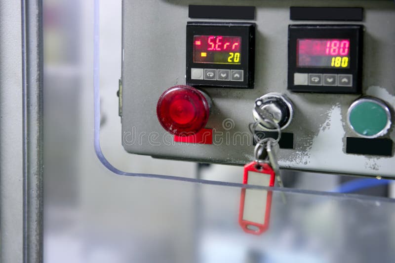 Botón Industrial De La Instalación Del Panel De Control Imagen de ...