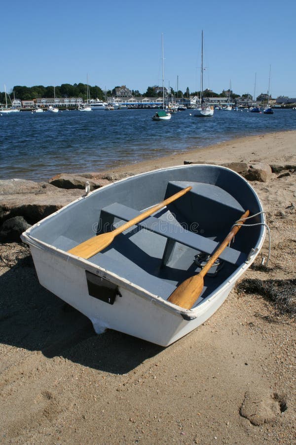 Bote de remos imagen de archivo. Imagen de rowboat, remos - 272981