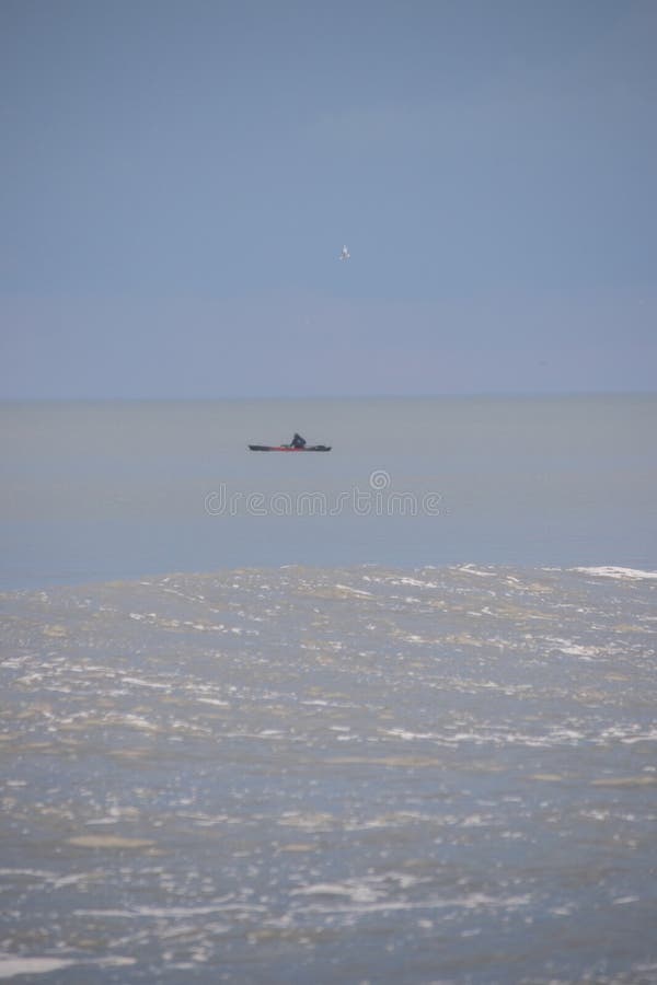 Bote Navegando En El Mar a Lo Lejos Stock Photo - Image of landscape ...