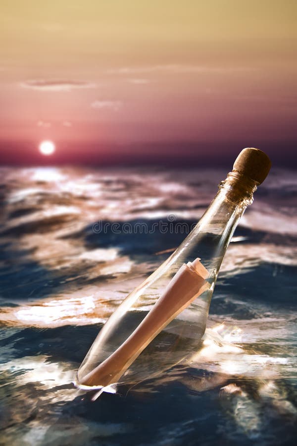 Botella Con Un Mensaje En El Mar Imagen de archivo - Imagen de ayuda ...