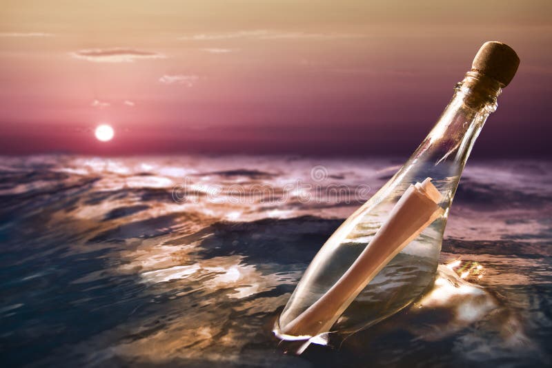 Botella Con Un Mensaje En El Mar Foto de archivo - Imagen de marejada ...