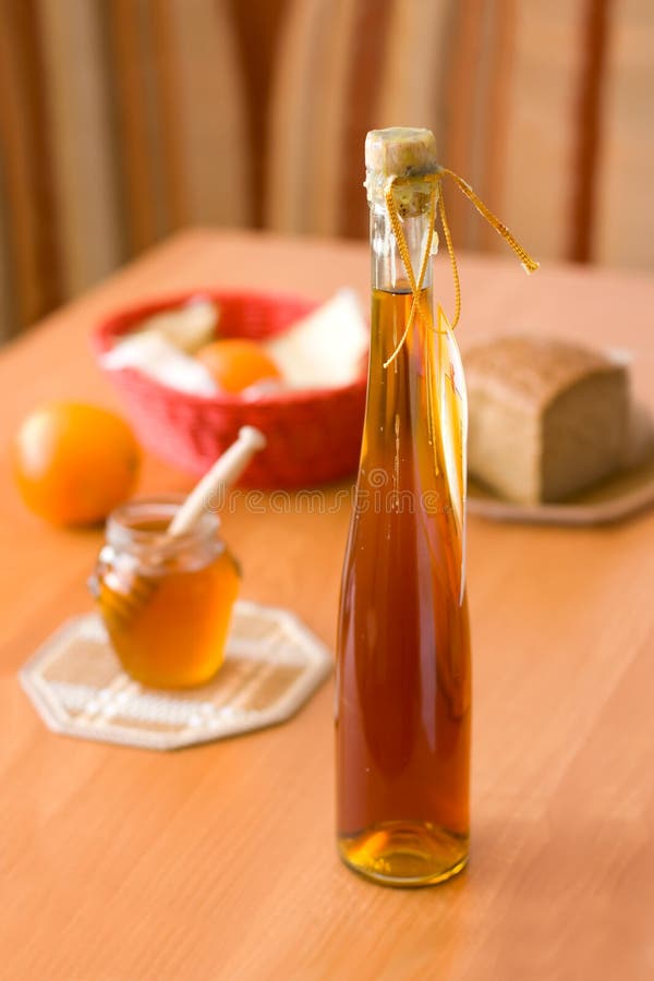 Botella De Aguamiel - Productos De La Miel Foto de archivo - Imagen de ...