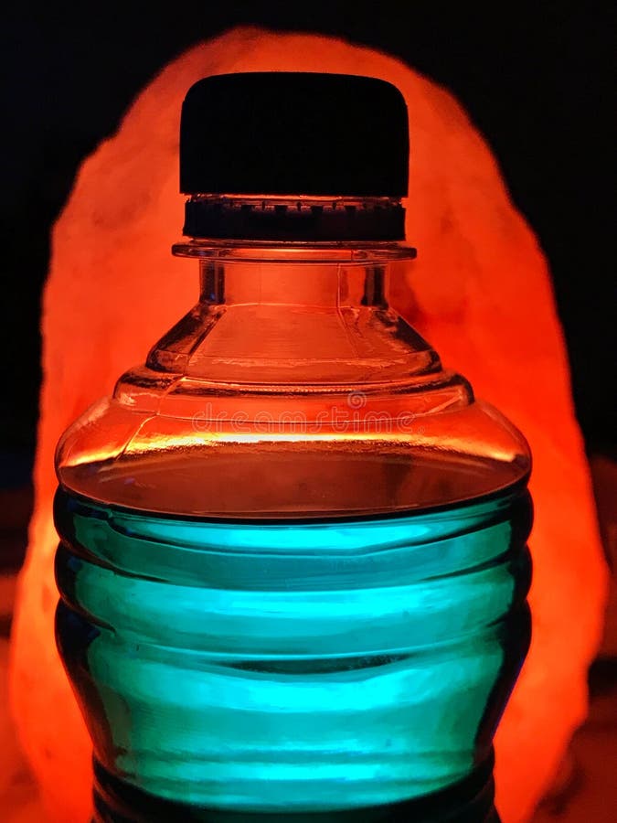 Alcohol en botella azul imagen de archivo. Imagen de nadie - 29967993