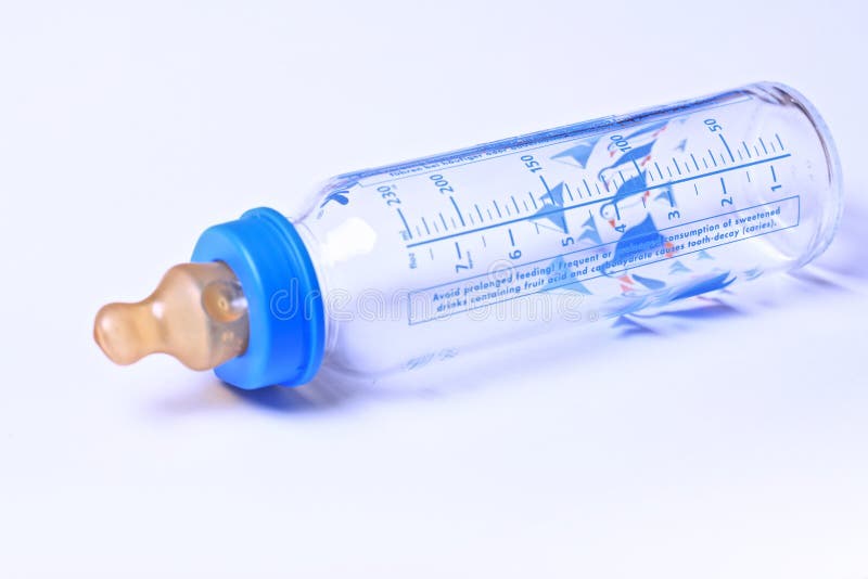 Botella de bebé foto de archivo. Imagen de completo, entrerrosca - 18946534