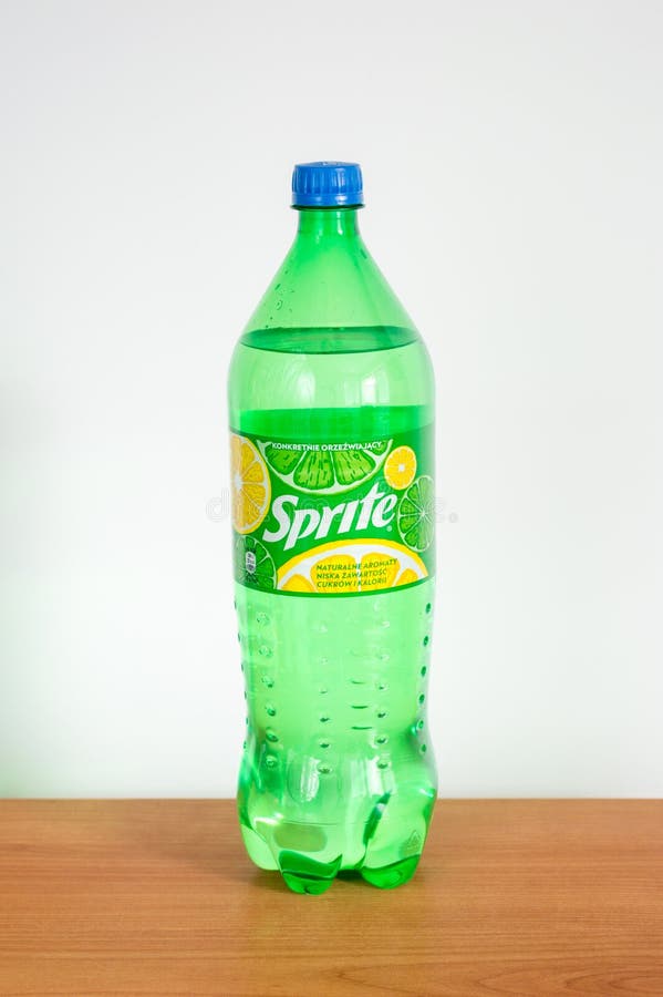 Botella De Bebida De Sprite En La Tabla De Madera Foto editorial ...
