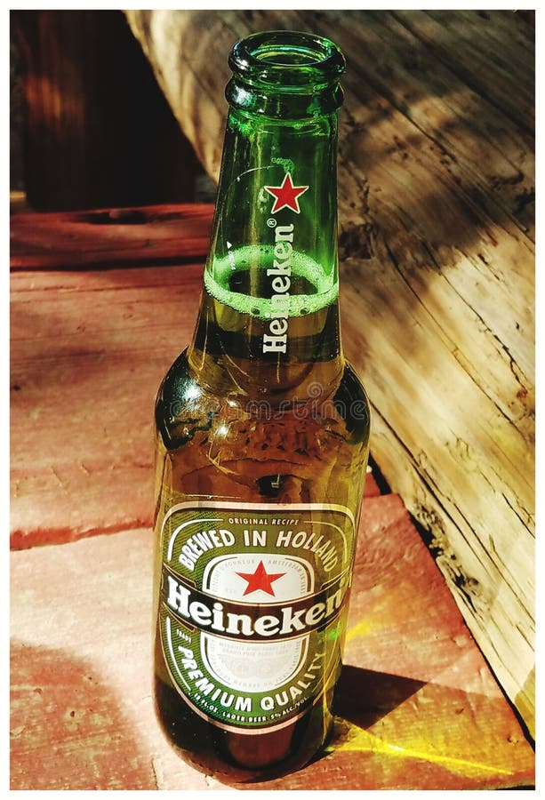 Botella De Cerveza Heineken Imagen editorial - Imagen de producto ...