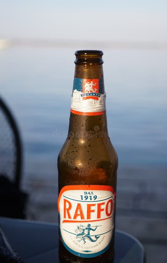 Botella De Cerveza De Raffo Imagen editorial - Imagen de muestra ...