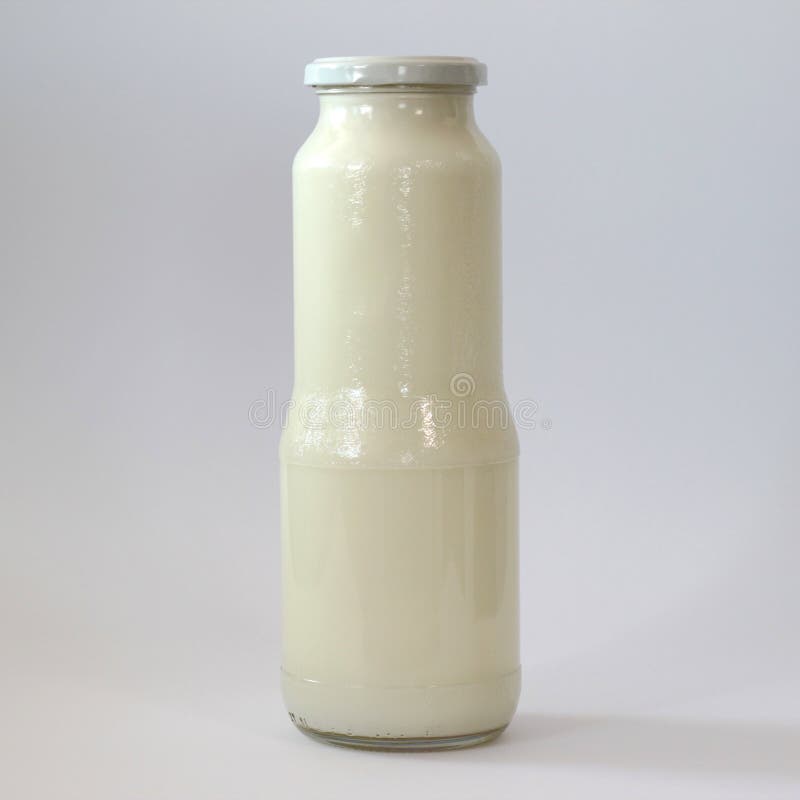 Botella de leche imagen de archivo. Imagen de frescura - 24291429