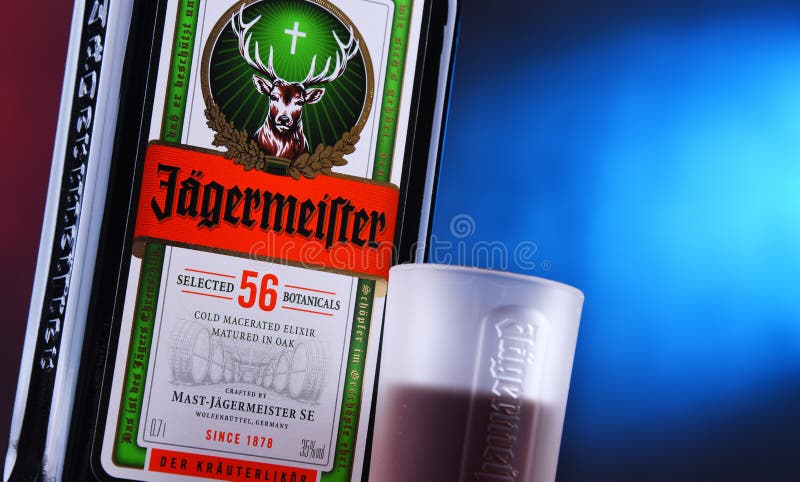 Botella De Licor Herbario De Jagermeister Foto editorial - Imagen de ...