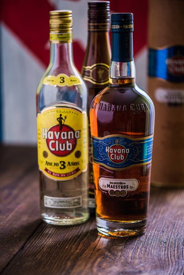 Botella De Ron De Havana Club Foto de archivo editorial - Imagen de ...