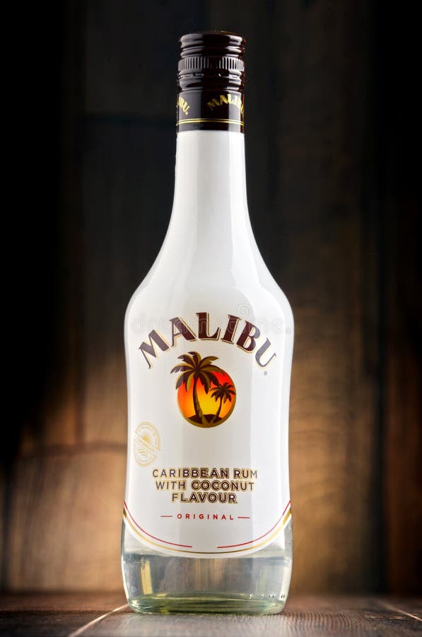 Frasco De Ron Del Caribe De Malibu Con Cubo De Hielo Imagen de archivo ...