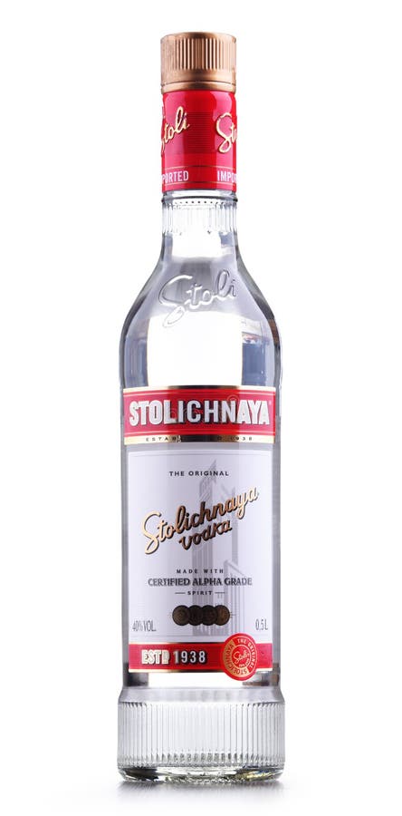 Botella De Stolichnaya, Marca Popular De Vodka Rusa Imagen editorial ...