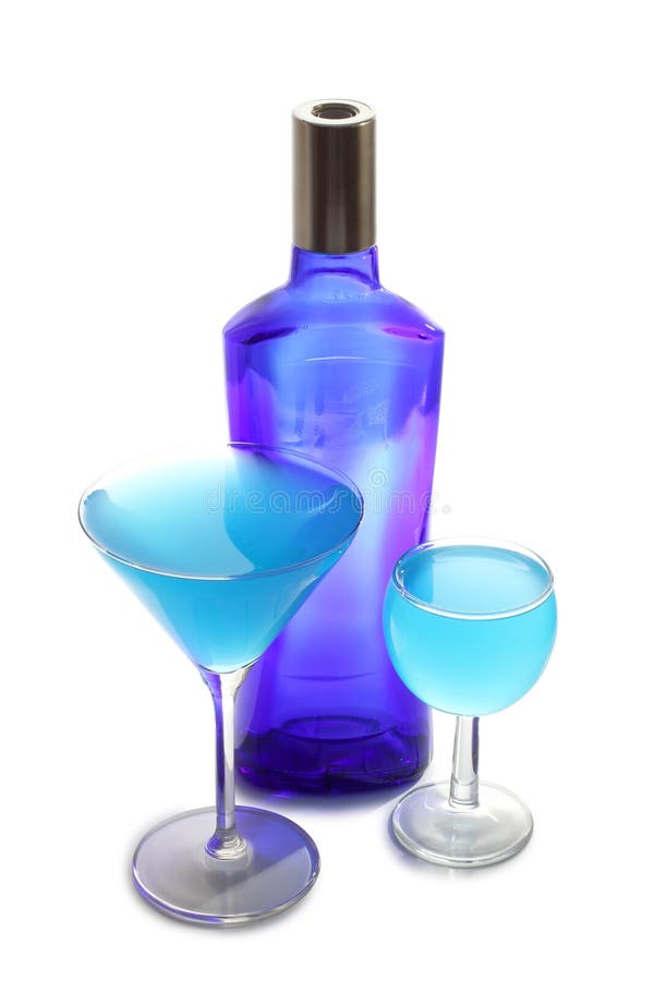 Alcohol en botella azul imagen de archivo. Imagen de fresco - 29967993