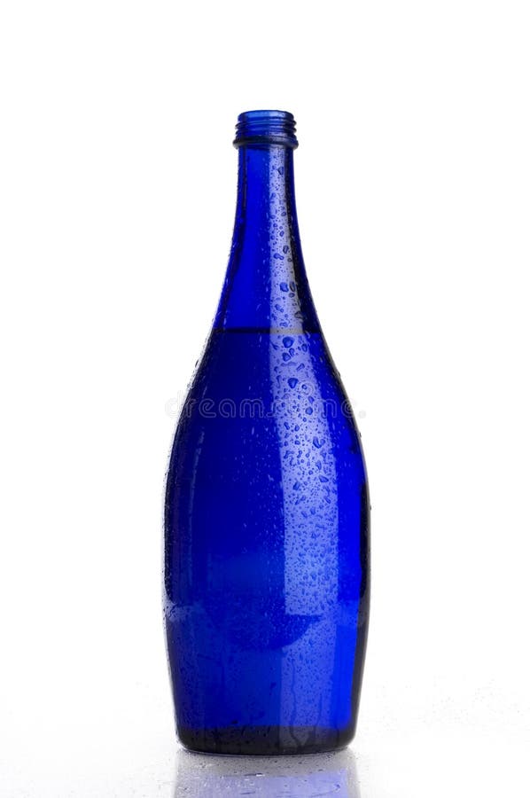 Botella de vino azul foto de archivo. Imagen de sediento - 2295786