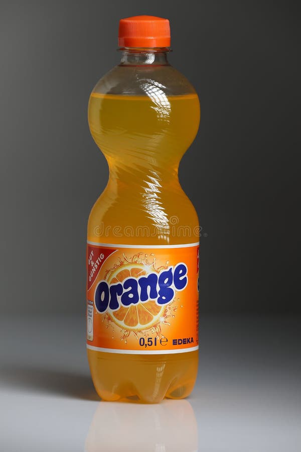 Botella De Zumo De Naranja De Edeka, Marca Privada Alemana Foto ...