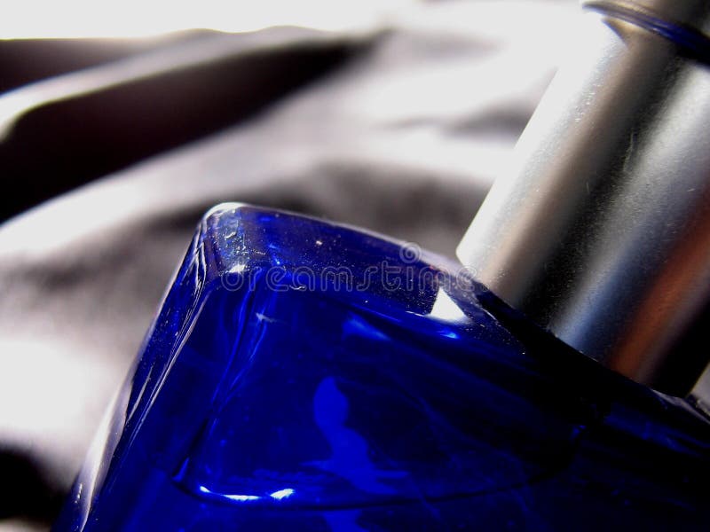 Botella en azul foto de archivo. Imagen de botella, fresco - 1657918