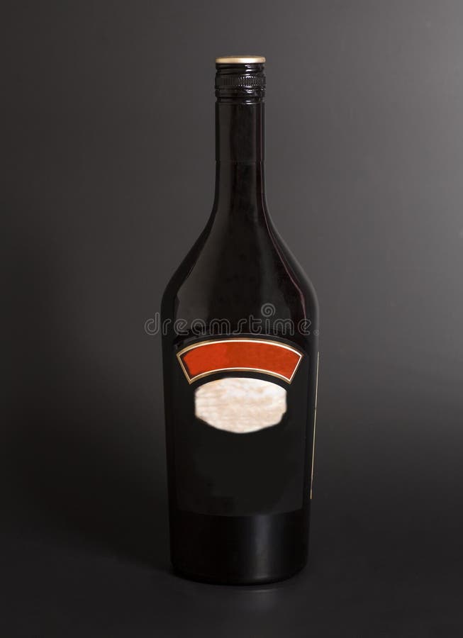 Botella negra foto de archivo. Imagen de cristal, botella - 66477874