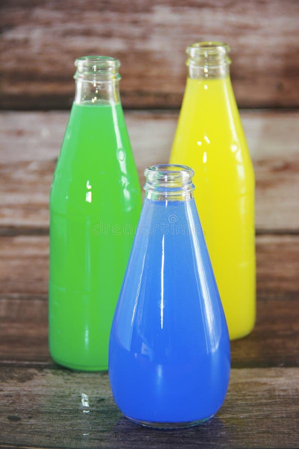 Vasos Transparentes De Vidrio Con Un Refresco Imagen de archivo ...