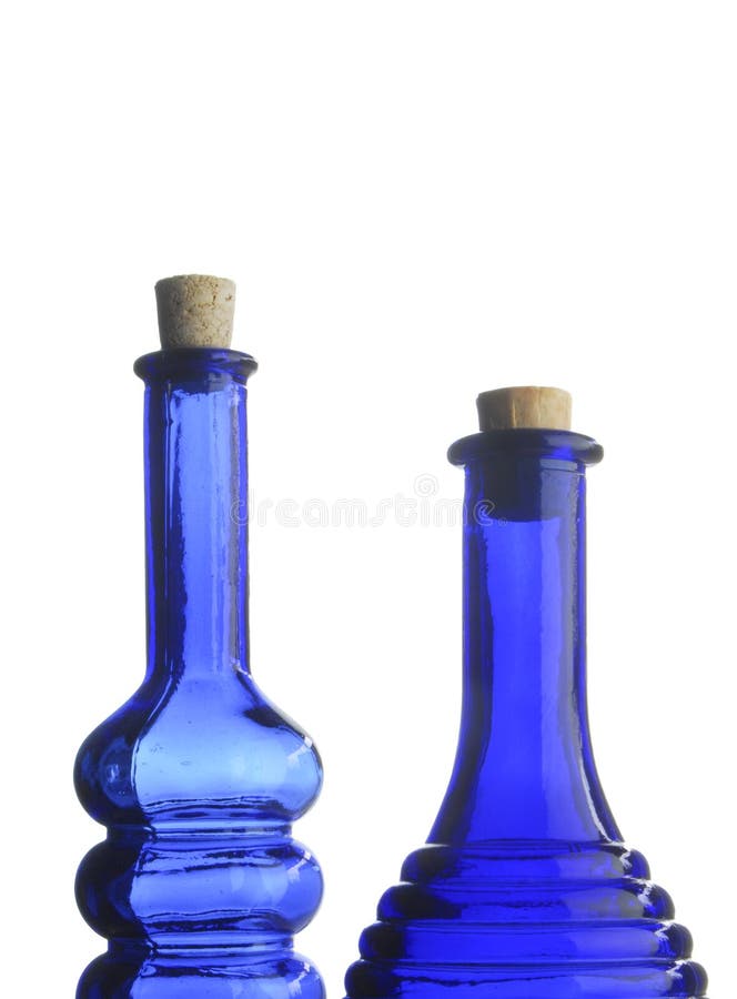 Botellas azules imagen de archivo. Imagen de extracto - 10840773